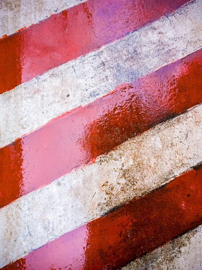 Mur Peint Avec Les Rayures Blanches Et Rouges Image stock - Image of ...