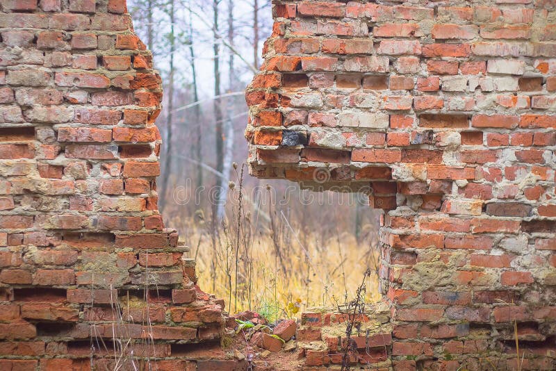 Muro Di Mattoni Rosso Rotto Immagine Stock - Immagine di architettura ...
