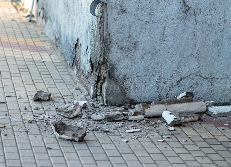 Muro Roto En Un Edificio Antiguo Imagen de archivo - Imagen de ...