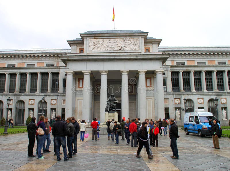 Entrée Au Musée De Prado Avec La Statue De Vélazquez De Madrid Image ...