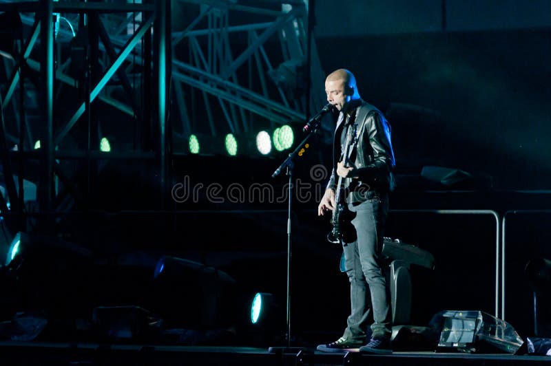 Muse Live! editorial photo. Image of stadium, live, voice - 32390361