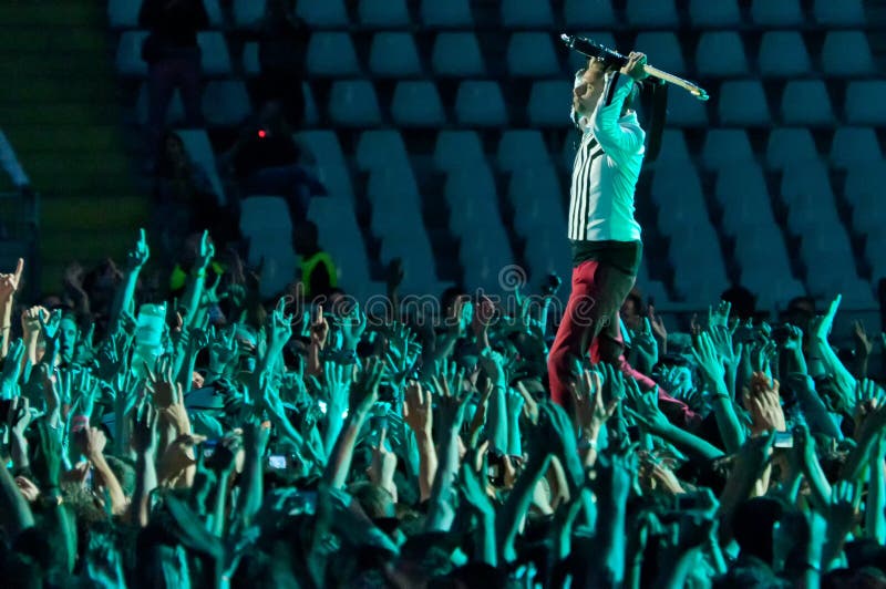 Muse Live! editorial photo. Image of live, entertainment - 32390386