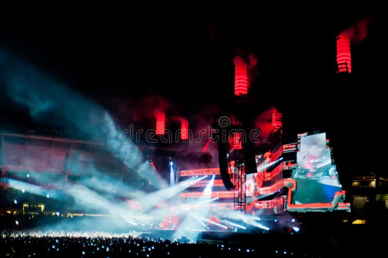 Muse Live! editorial photography. Image of turin, music - 32391502