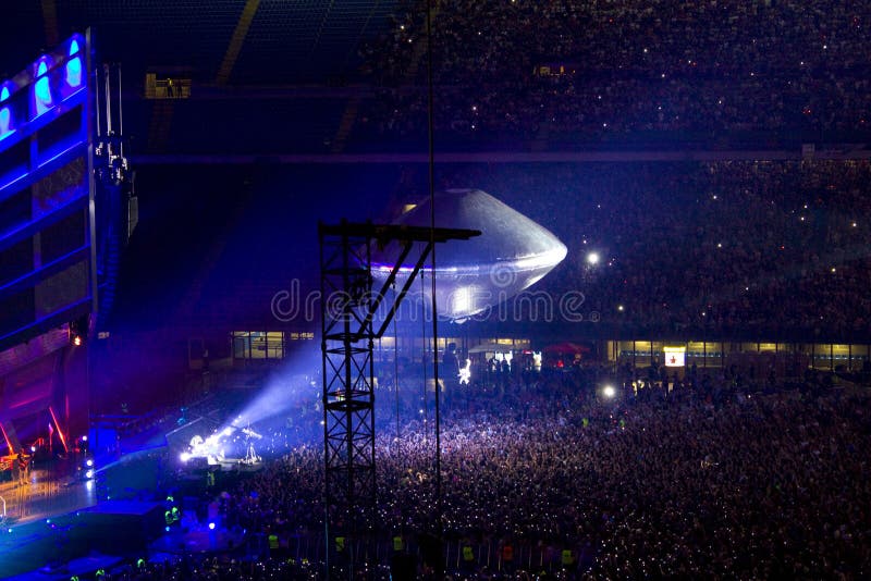 Muse - the Resistance Tour editorial image. Image of music - 14891470