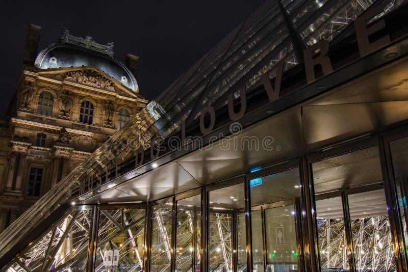 Musee Du Louvre at Night editorial photography. Image of glass - 137614902