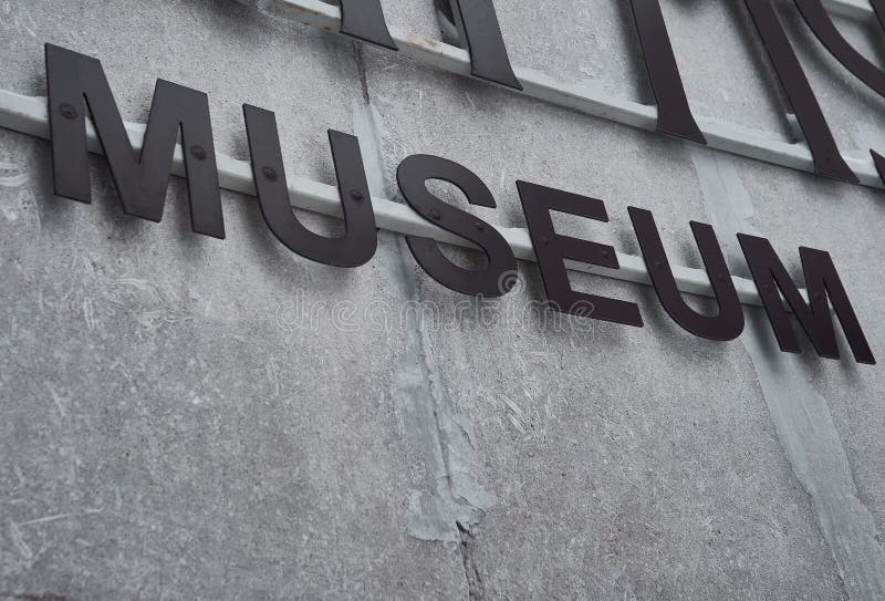 Museo De Letras De Hierro. Placa En La Fachada Del Edificio Imagen de ...