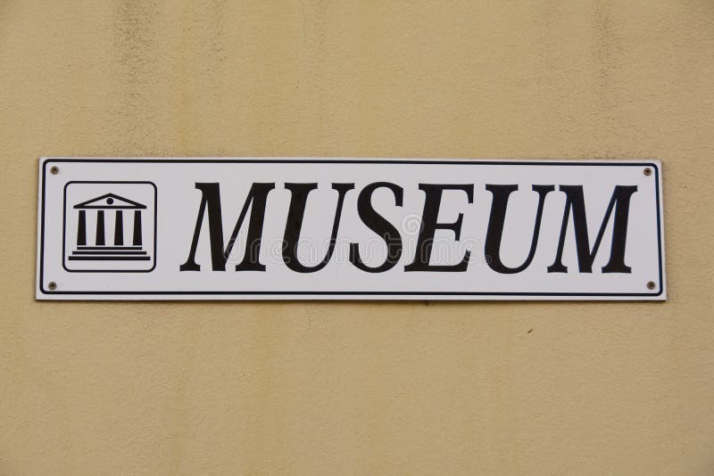 Letrero Del Museo En Lengua Francesa Imagen de archivo - Imagen de ...