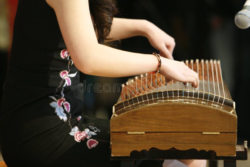 Guzheng, Un Instrument De Musique Chinois Photo stock - Image du ...