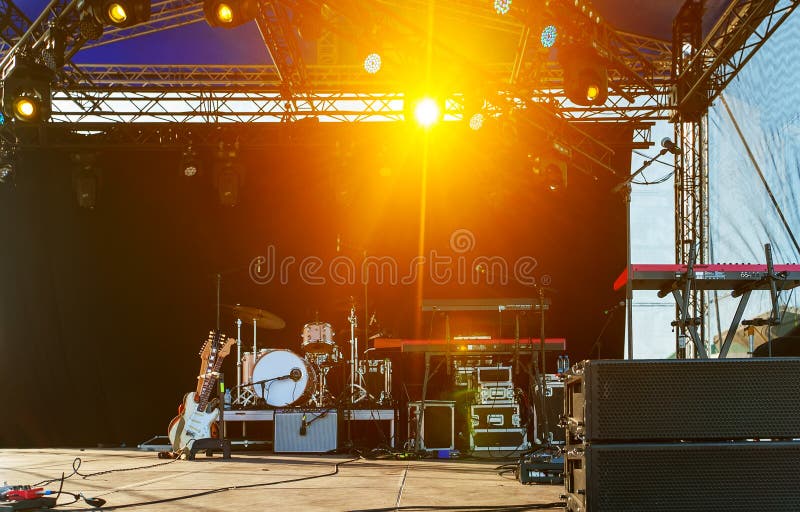 149 Musical Instruments Stage Setup Stock Photos - Free & Royalty-Free ...