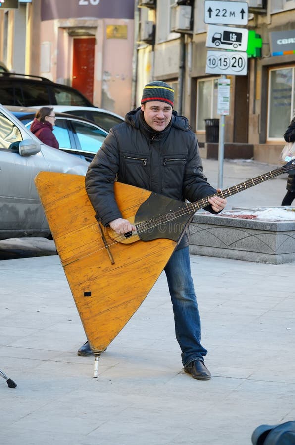 Musicien de rue photo stock éditorial. Image du image - 50596243
