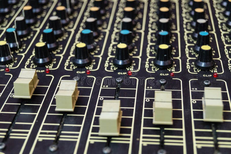 Musik mixing desk stock image. Image of artist, broadcast - 154021113