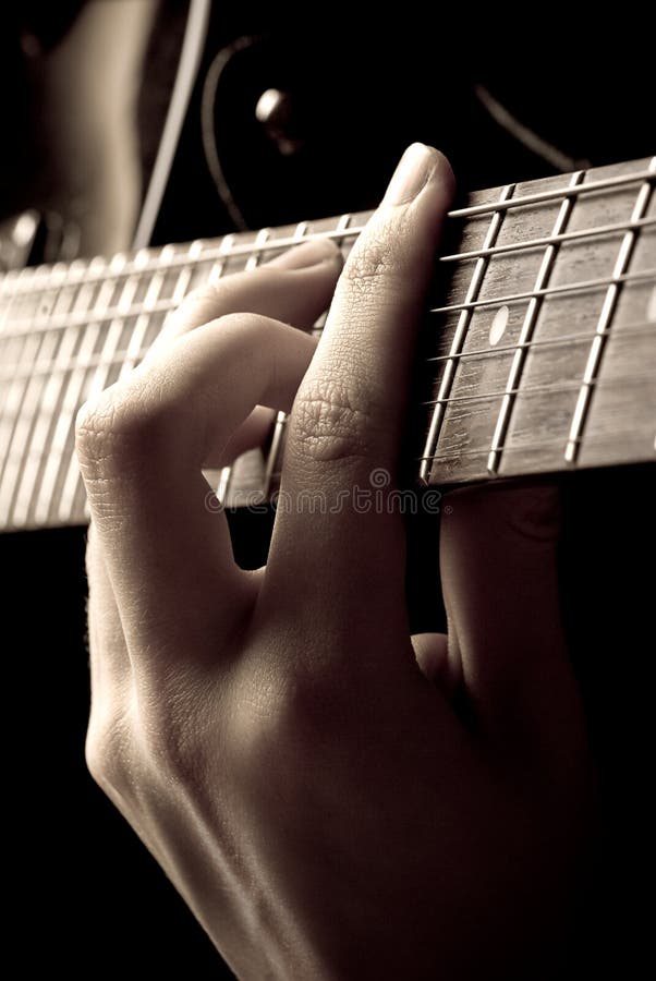 Musikermann, Der Die Violine Spielt Musikinstrument Auf Ausführendem ...