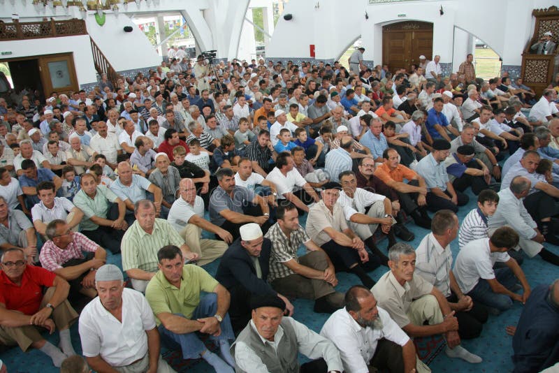 Men praying in mosque editorial stock image. Image of believers - 87580544