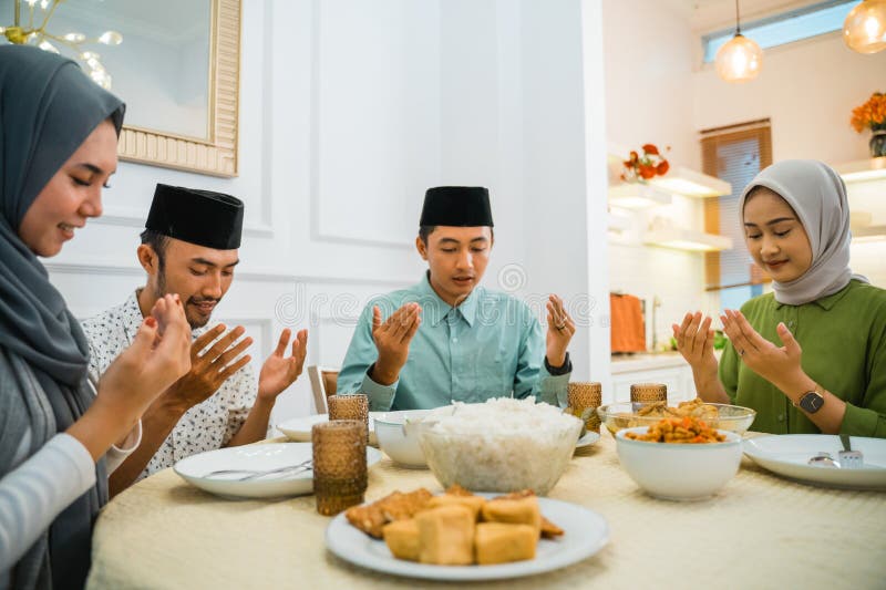 Muslim Family Prayed Together before Eating Dinner Stock Image - Image ...