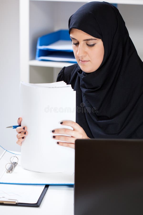 Muslim Female Office Worker Doing Paperwork Stock Photos - Free ...