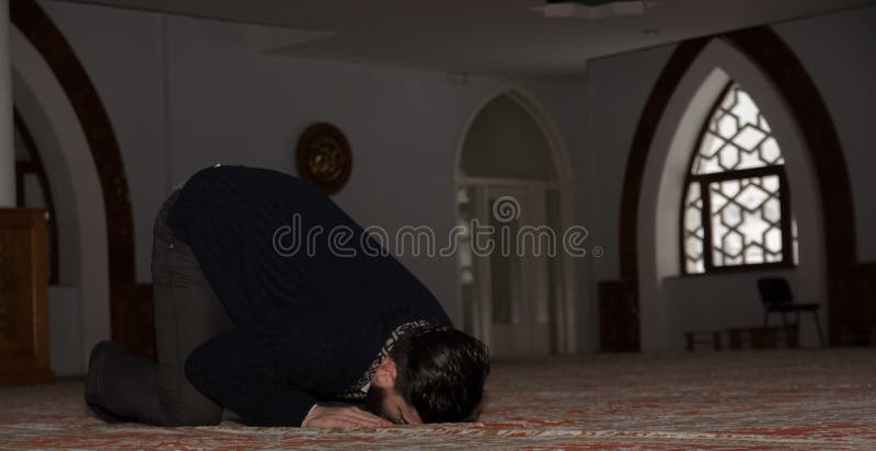 Muslim man pray stock image. Image of holybook, allah - 89040679
