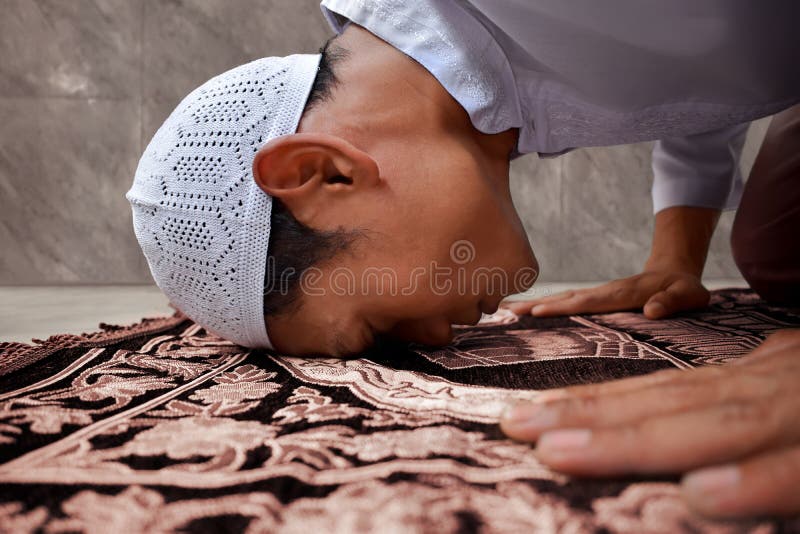 Muslim man praying stock image. Image of adult, arabic - 94209889