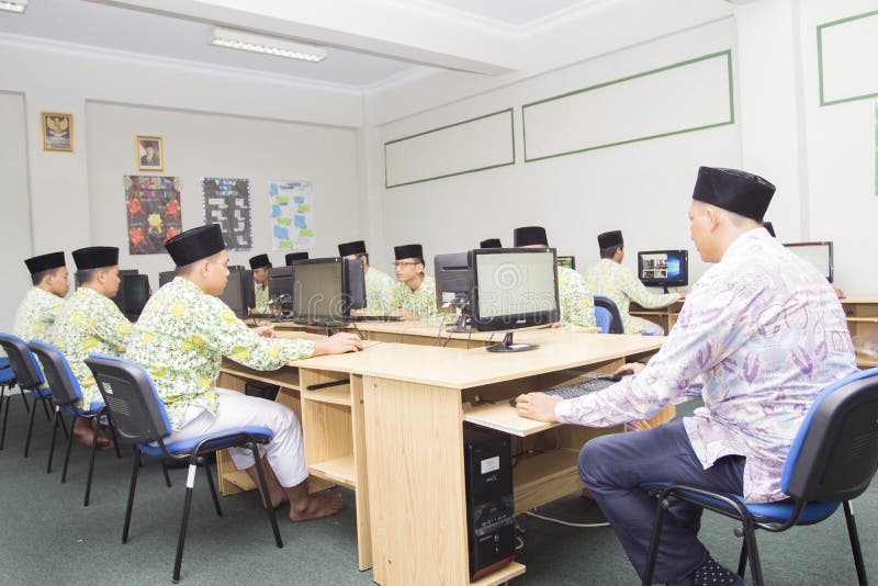 Muslim students editorial photography. Image of eastern - 100516637