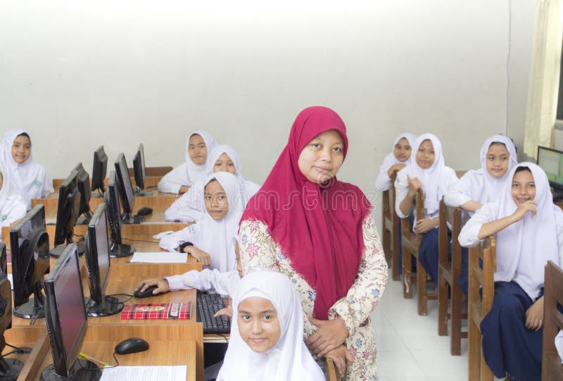 Muslim students editorial stock photo. Image of heaven - 100517043