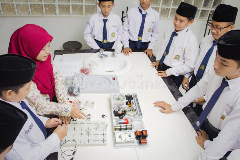 Muslim students editorial photography. Image of holy - 100517987