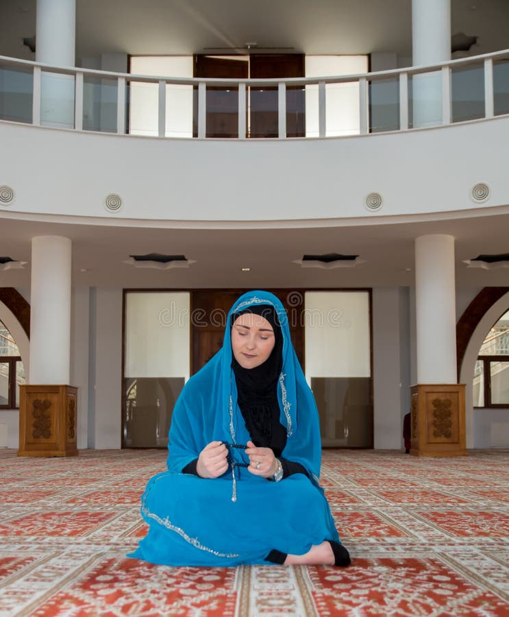 Muslim woman pray stock image. Image of mother, girl - 89746039