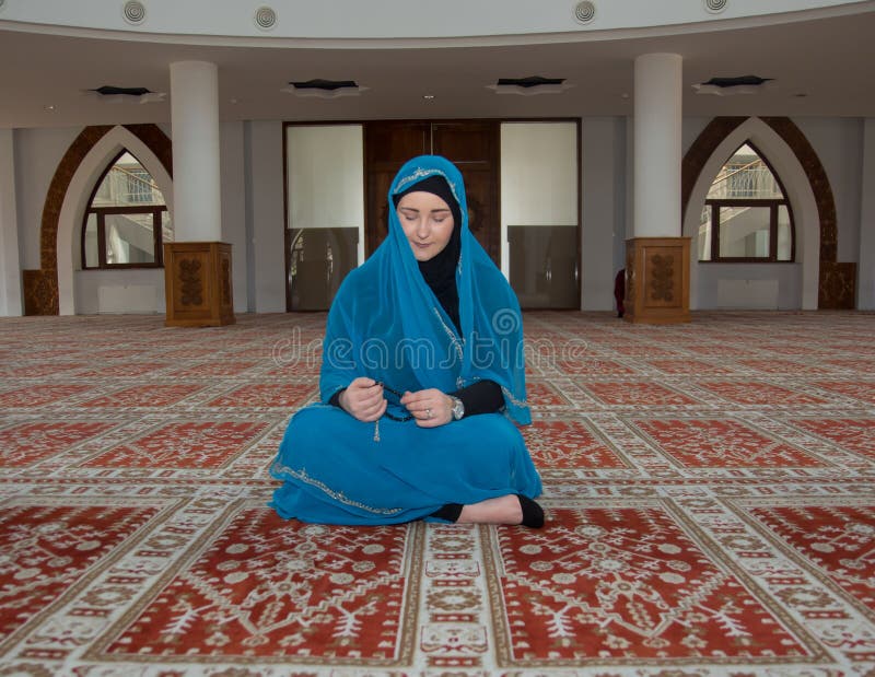 Muslim woman pray stock photo. Image of iran, allah, arabic - 89746082