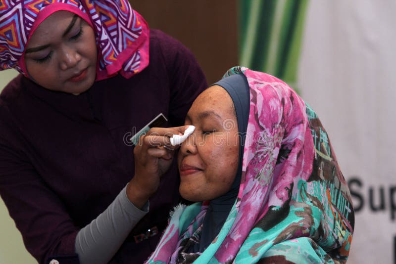 Muslim women editorial stock image. Image of playing - 53900114