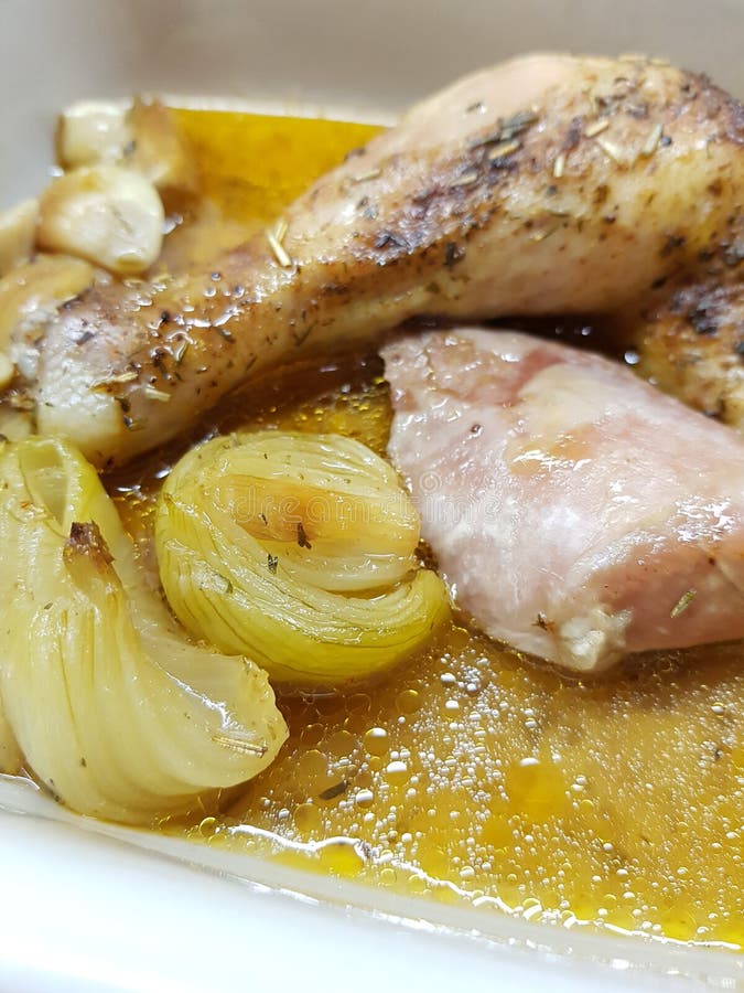 Muslo del pollo foto de archivo. Imagen de muslo, barra - 136447026
