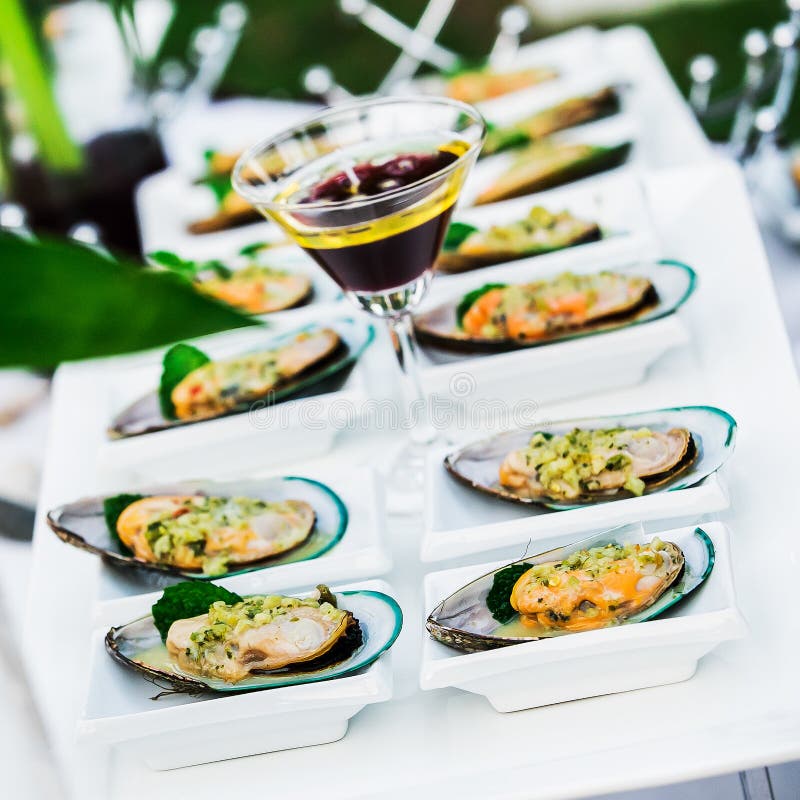 Mussels with spicy garlic stock photo. Image of healthy - 37749732