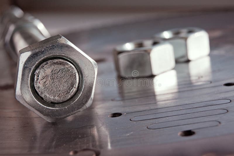 Schrauben und Muttern stockbild. Bild von metall, eisen - 6043509