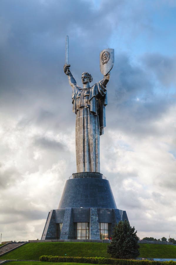 Mutter Des Mutterlandsmonuments in Kiew, Ukraine Stockbild - Bild von ...