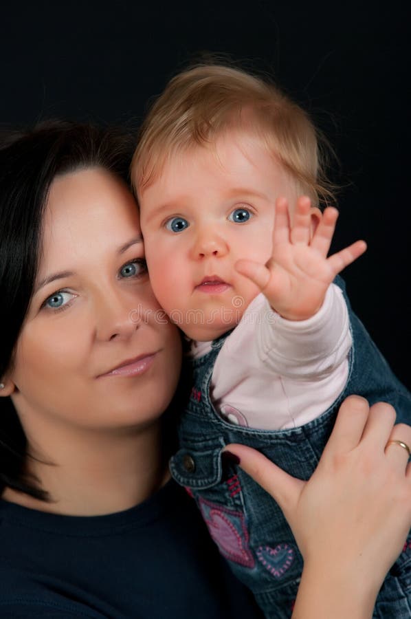 Mutter mit Baby stockbild. Bild von einzeln, muttergesellschaft - 17311705