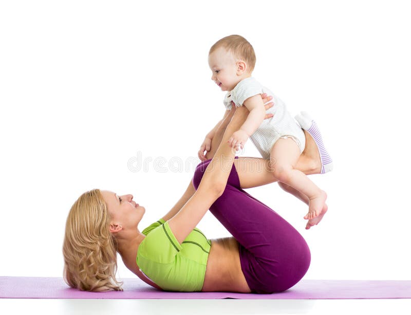Mutter Mit Baby Tun Gymnastisches Und Eignung Stockfoto - Bild von ...