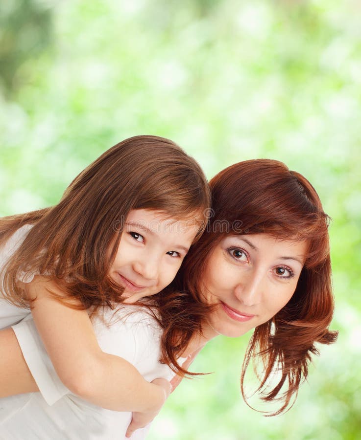 Mutter mit Tochter stockfoto. Bild von erwachsener, frauen - 13777888
