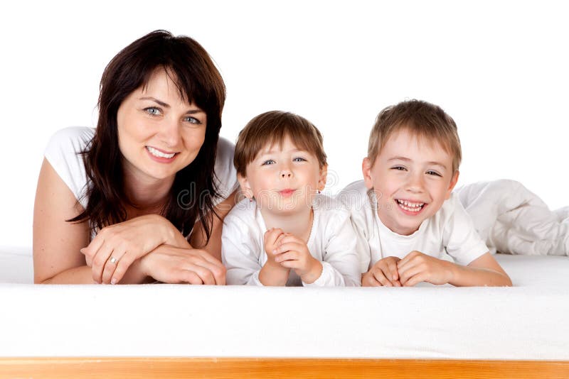 Mutter mit zwei Kindern stockfoto. Bild von attraktiv - 3651056