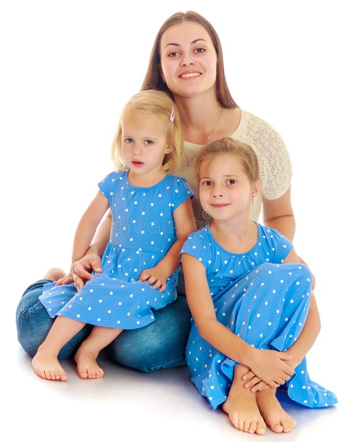 Mutter mit zwei Töchtern stockbild. Bild von töchter - 78398021