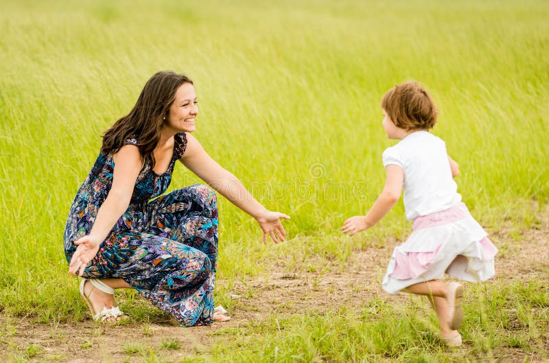 Mutter und Kind stockbild. Bild von kind, genuß, spaß - 44416381