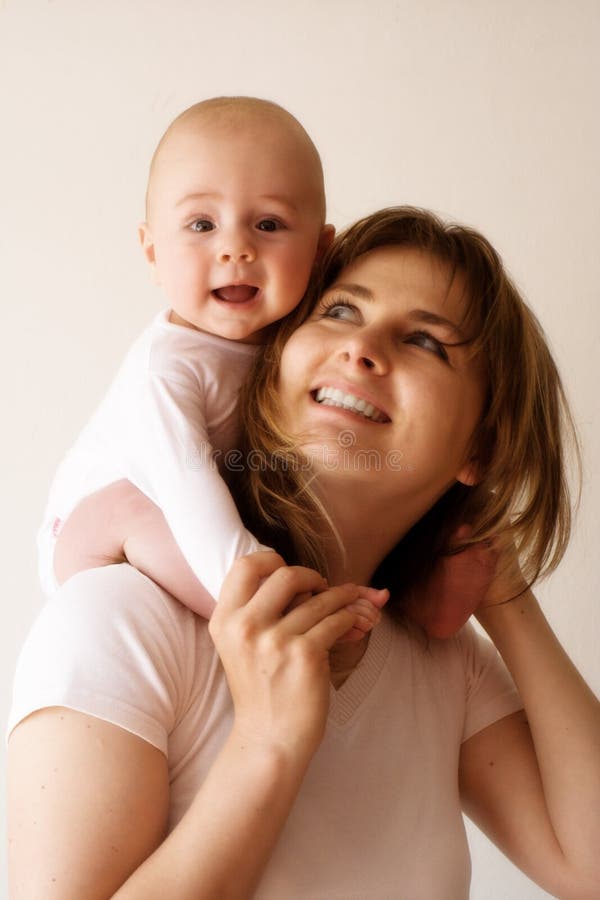 Mamma und Sohn stockfoto. Bild von sitzung, junge, frau - 1264168