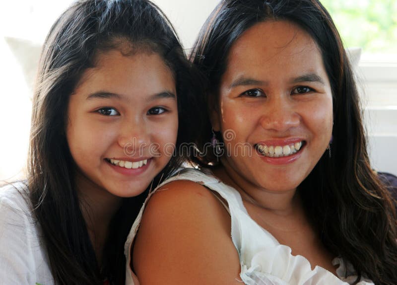 Mutter Und Teenaged Tochter Stockfoto - Bild von zicklein, mutterschaft ...