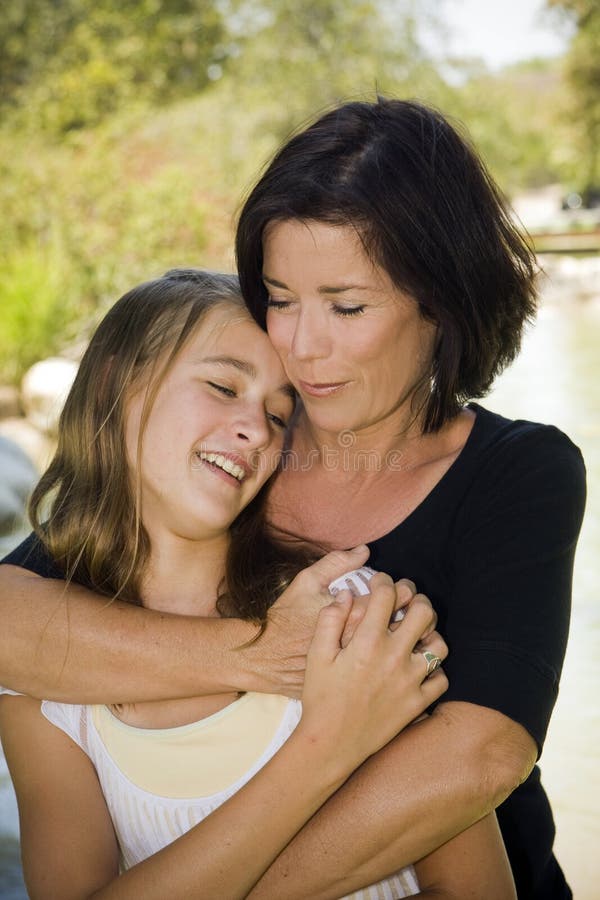 Mutter-Tochter Gespräch stockbild. Bild von nähe, freund - 2229881