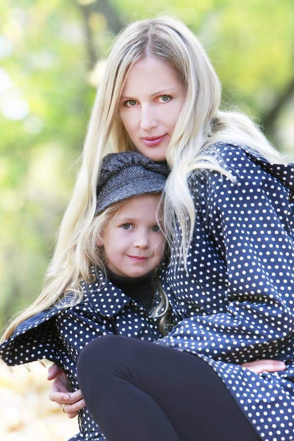 Mutter und Tochter stockfoto. Bild von lebensstil, mädchen - 11548406