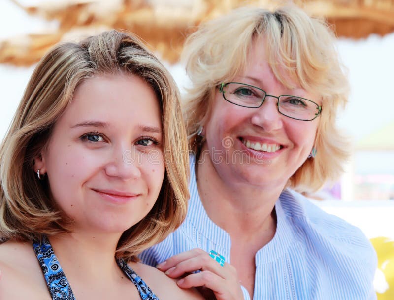 Mutter und Tochter stockfoto. Bild von lebensstile, gesund - 30963516