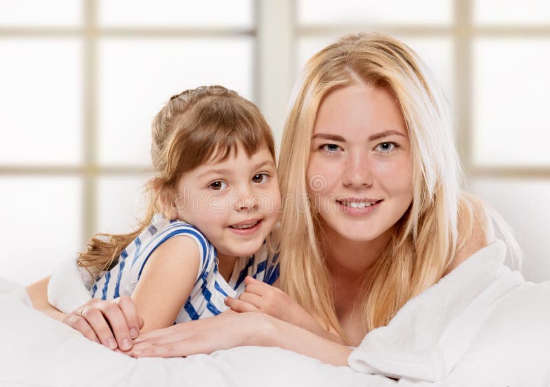 Mutter und Tochter stockbild. Bild von mamma, erwachsener - 55664949