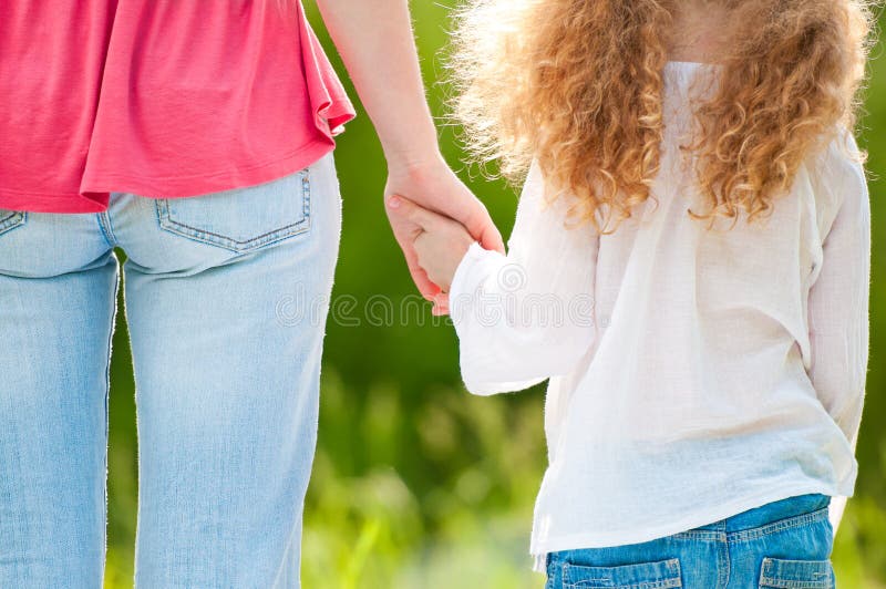 Mutter und Tochter stockfoto. Bild von kaukasisch, hand - 5094248