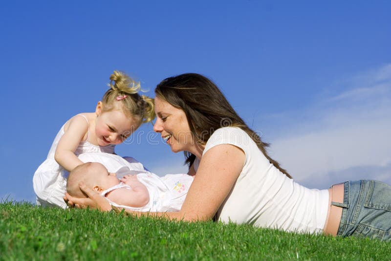 Mütterliche Liebe stockbild. Bild von lieben, mädchen - 2378477