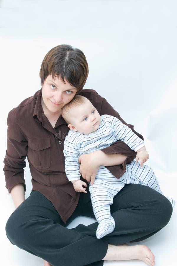 Mutterliebe stockbild. Bild von liebe, mütter, brünette - 5277471