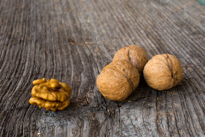 Muttern stockbild. Bild von nusskern, frucht, hart, mutter - 27007951