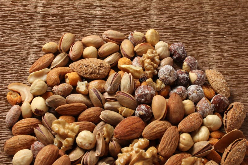 Muttrar I Ramformen På Säckväv Arkivfoto - Bild av kasheer, grupp: 72380530