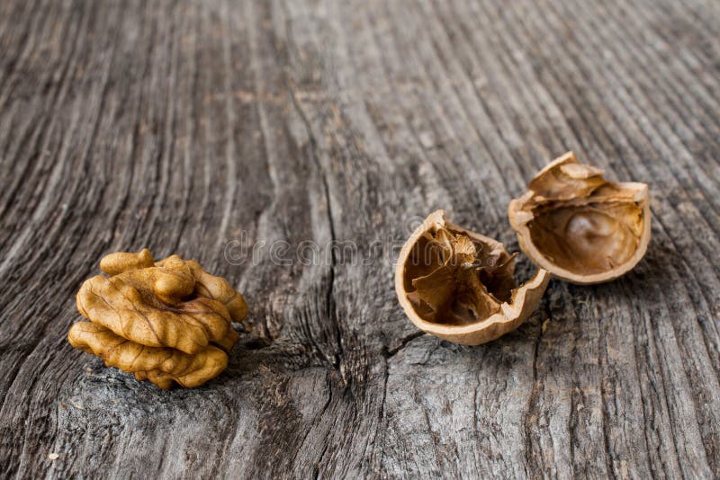 Muttrar arkivfoto. Bild av kärna, makro, sprucket, mutter - 32365602