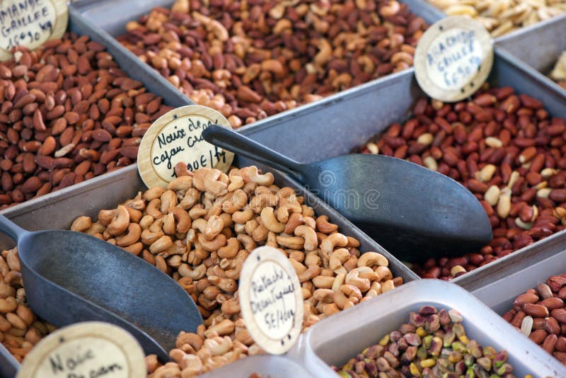 Torka frukt och muttrar arkivfoto. Bild av aprikosen - 32024580